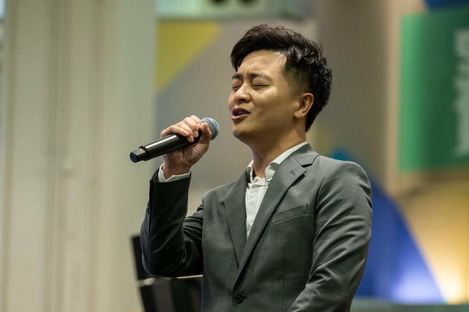 譚輝智吸金力驚人 連續幾日活動兼扮學生拍廣告 | am730